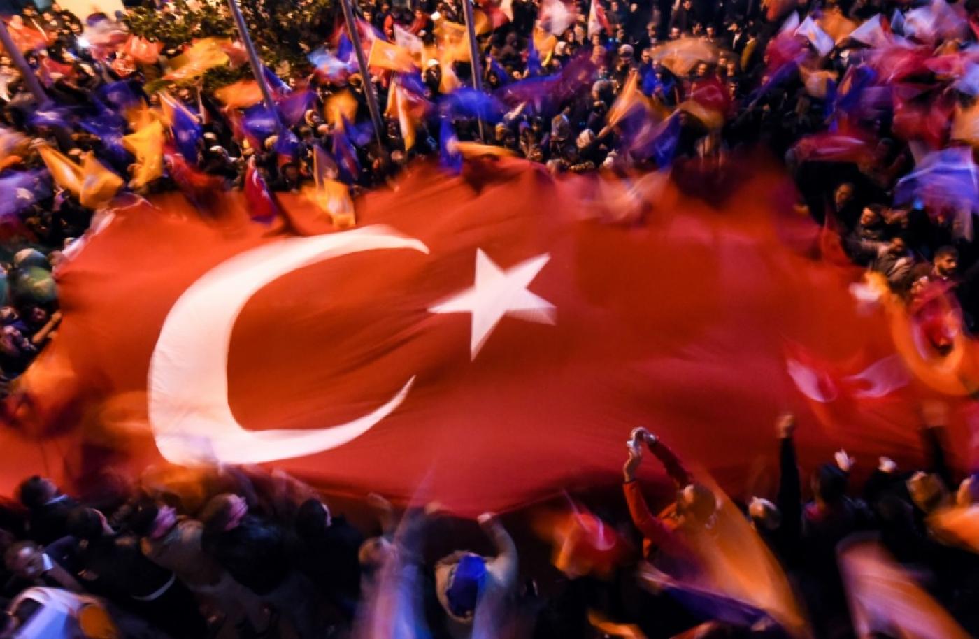 The Turkish flag: Its History & Meaning - expatriate-turkey